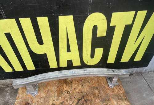 Усилитель переднего бампера Рено Меган 2