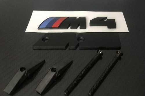Эмблема на решётку M4 Bmw универсальная чёрный мат