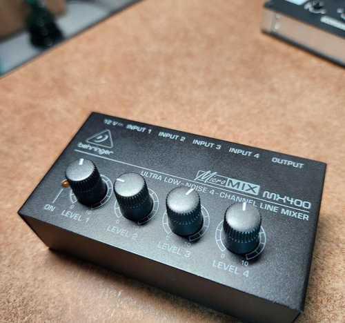 Микшерный пульт behringer MX-400