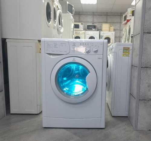 Стиральная машина Indesit wisl105(4,5кг)(3649)