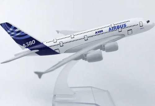 Металлическая модель самолёта Airbus A380