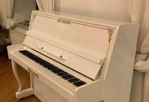 Белое малогабаритное пианино