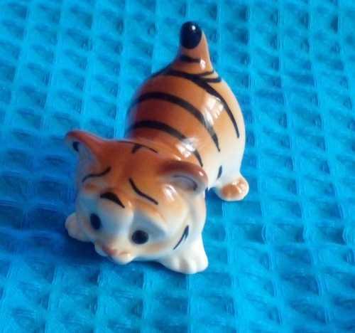 Фигурка котёнок