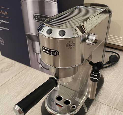 Кофеварка delonghi новая