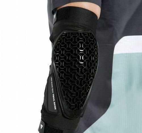 Защита локтя Dainese