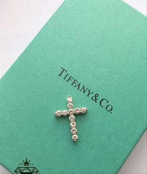Новый золотой крест Tiffany с брилл 1.1 ct