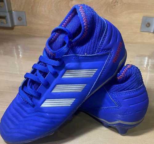 Футбольные бутсы adidas predator