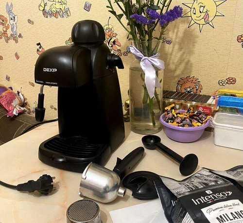 Кофеварка рожковая dexp EM-800 + 2 пакета кофе