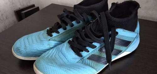 Футбольные бутсы adidas predator