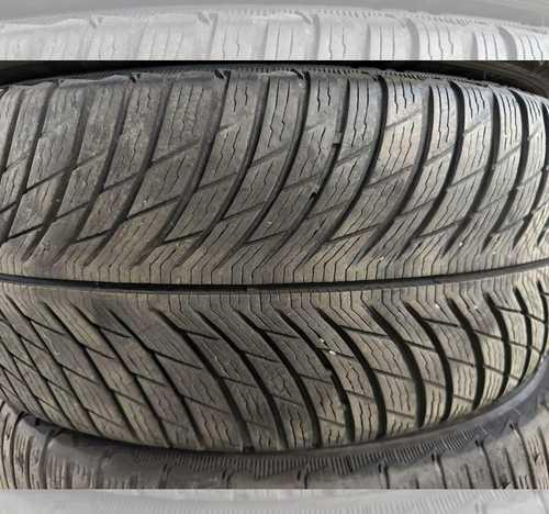 Michelin Alpin 5 235/45 R18 98V