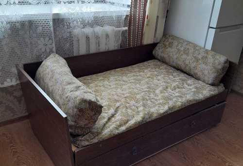 Миниатюрная кровать с ящиком