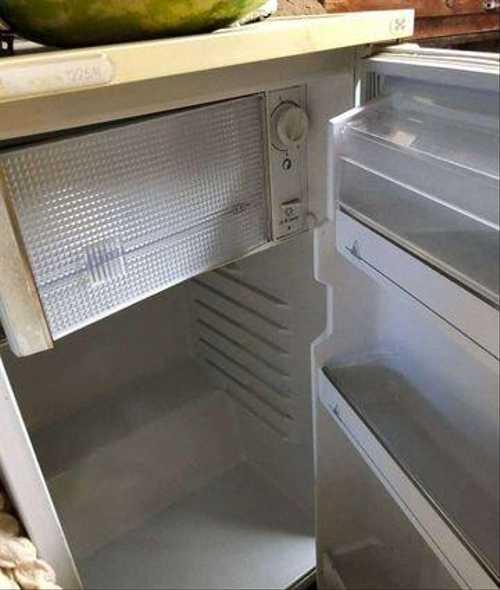 Холодильник бу маленький для общаги