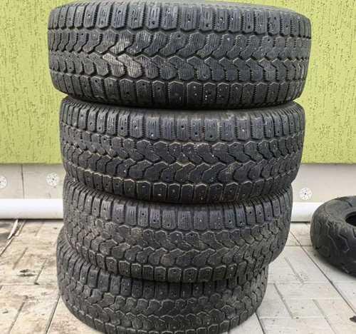 Yokohama Ice Guard F700Z 215/60 R17