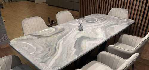 Обеденные столы из литьевого мрамора