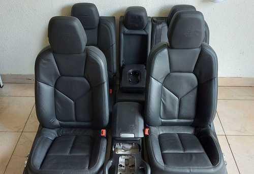 Сиденья черные рестайлинг Porsche Cayenne 958