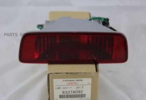 Mitsubishi 8337A092 панель заднего правого фонаря