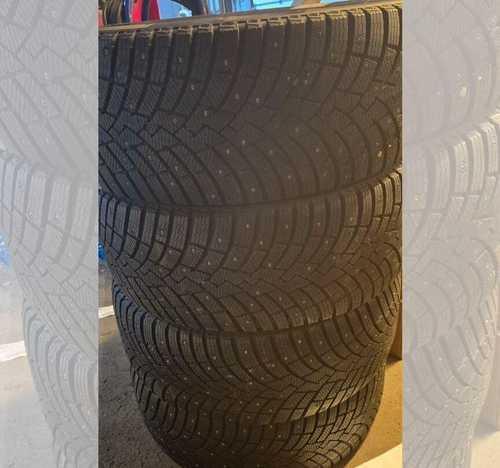 Pirelli Scorpion Winter RFT 285/45 R21 и 285/45 R21 113H