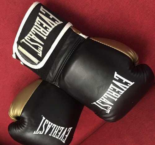 Боксерские перчатки everlast