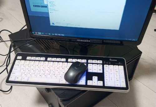 Компьютер в комплекте с монитором с мышкой и клав