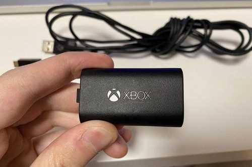 Аккумуляторная батарея Xbox One Play & Charge Kit