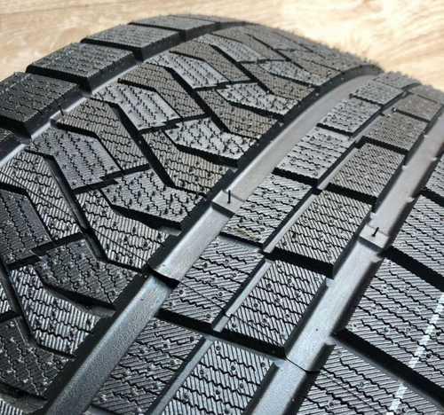 Triangle Snowlink TWT02 245/40 R19 и 275/35 R19 100W