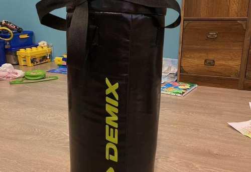 Крепление и боксерский мешок demix 10 кг