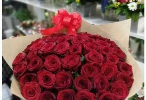 Букет из 35 красных роз 60 см в крафт бумаге