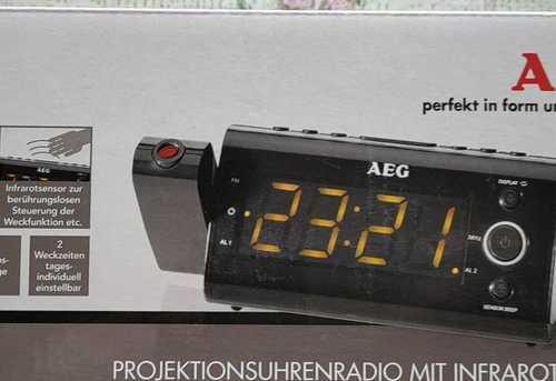 Электронные часы -радио с проекцией