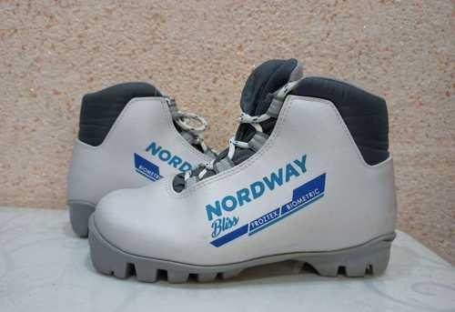 Лыжные ботинки 32 размер NNN крепление