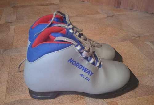 Лыжные ботинки р35