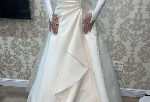 Свадебное платье 40-42, фата, подъюбник, перчатки
