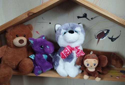 Мягкие игрушки: чебурашк, дракон, медвед, капибар