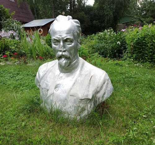 Бюст Ф.Э. Дзержинского