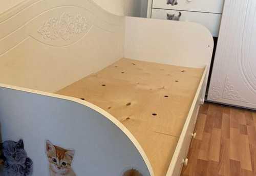 Детская кровать и шкаф