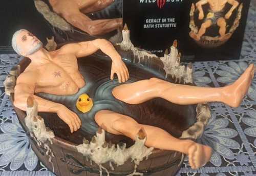 Фигурка Geralt in the bath Statuette от Dark Horse