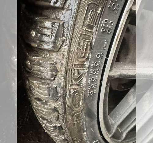 Nokian Tyres Hakkapeliitta 9 245/40 R20