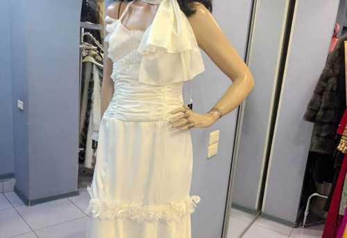 Атласное платье белое