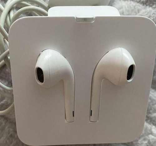 Наушники apple earpods на iPhone