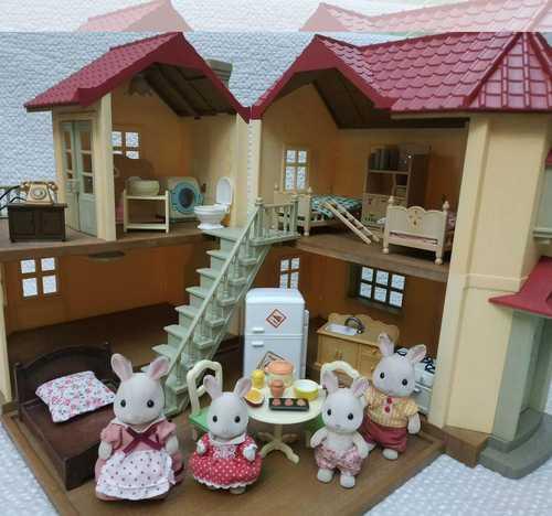 Sylvanian families дом со светом и мебелью