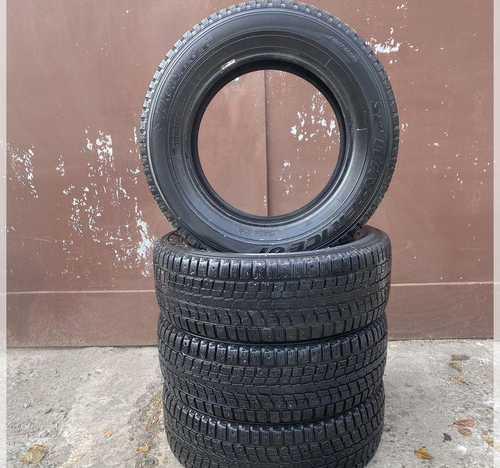 Dunlop SP Winter Ice 01 215/65 R16 102T