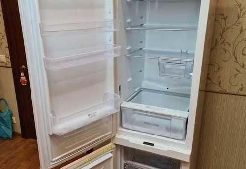 Холодильник встраиваемый Hotpoint Ariston