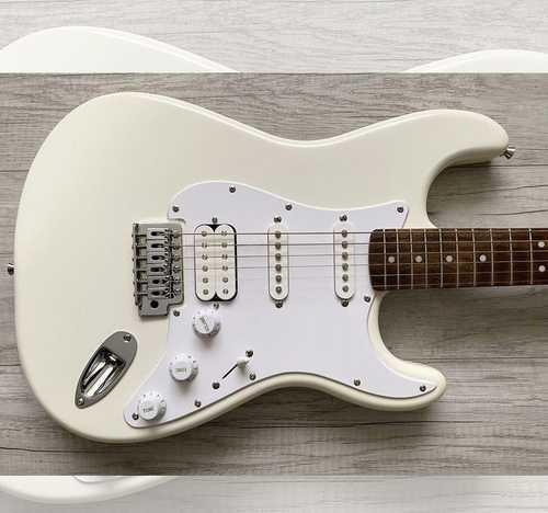 Fender Squier Stratocaster электрогитара