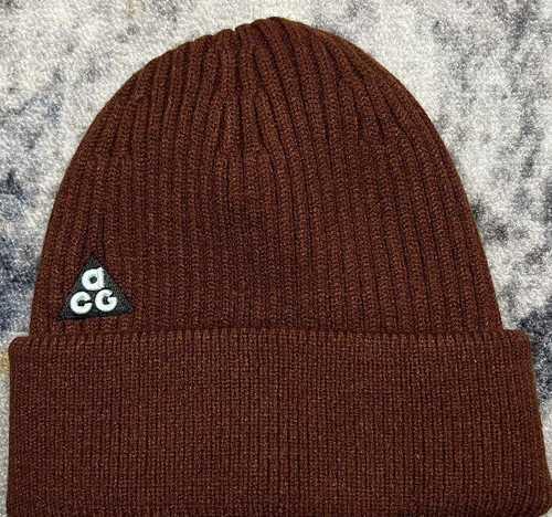 Бордовая шапка Nike ACG