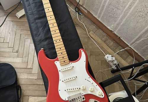 Гитара Fender Stratocaster в чехле