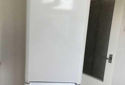 Холодильник Indesit двухкомпрессорный, две камеры