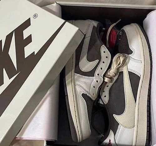 Air Jordan 1 Retro Low travis scott reverse mocha