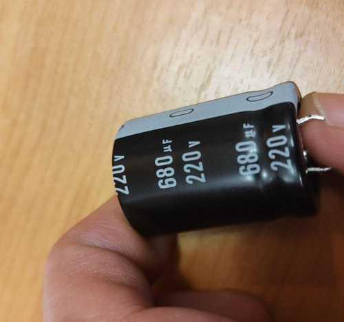 Конденсатор 220в 680мкф 105