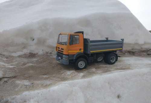 Модель самосвала Tatra Phoenix