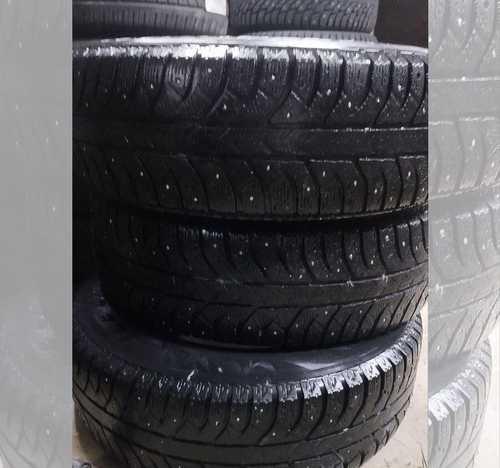 Bridgestone Ice Cruiser 7000 225/70 R16 107T