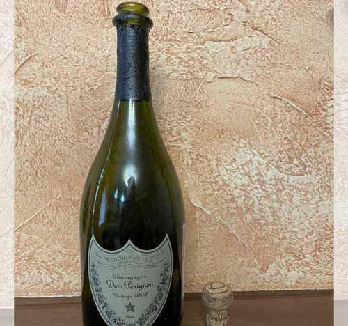 Пустая бутылка Dom Perignon